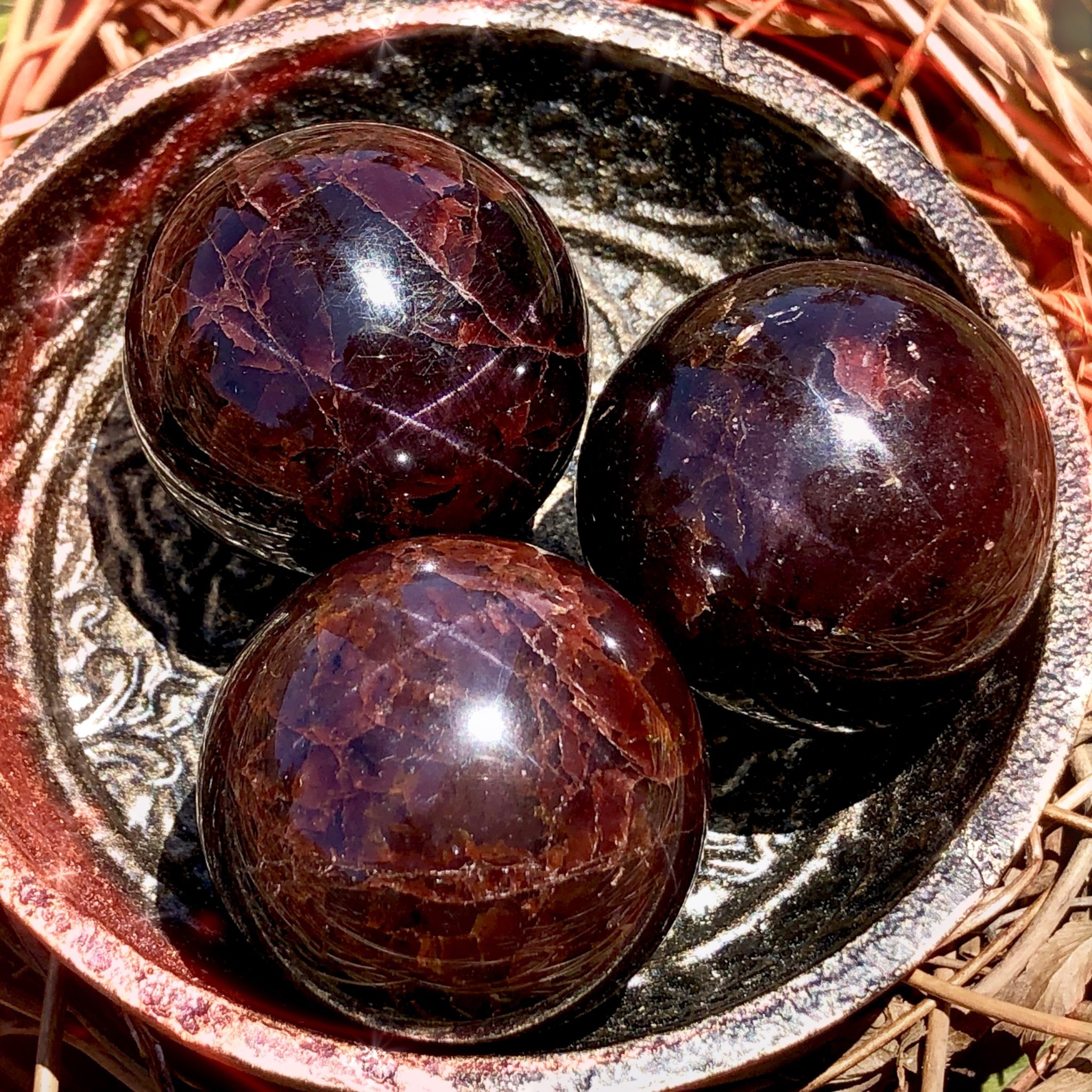 Star garnet spheres for protection and radiant vitality