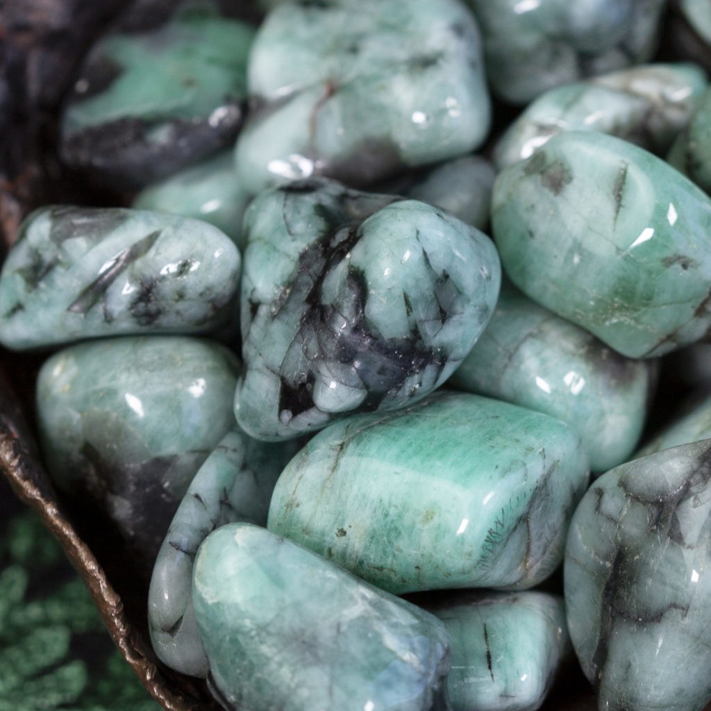 Tumbled Emerald for attracting good luck and new love