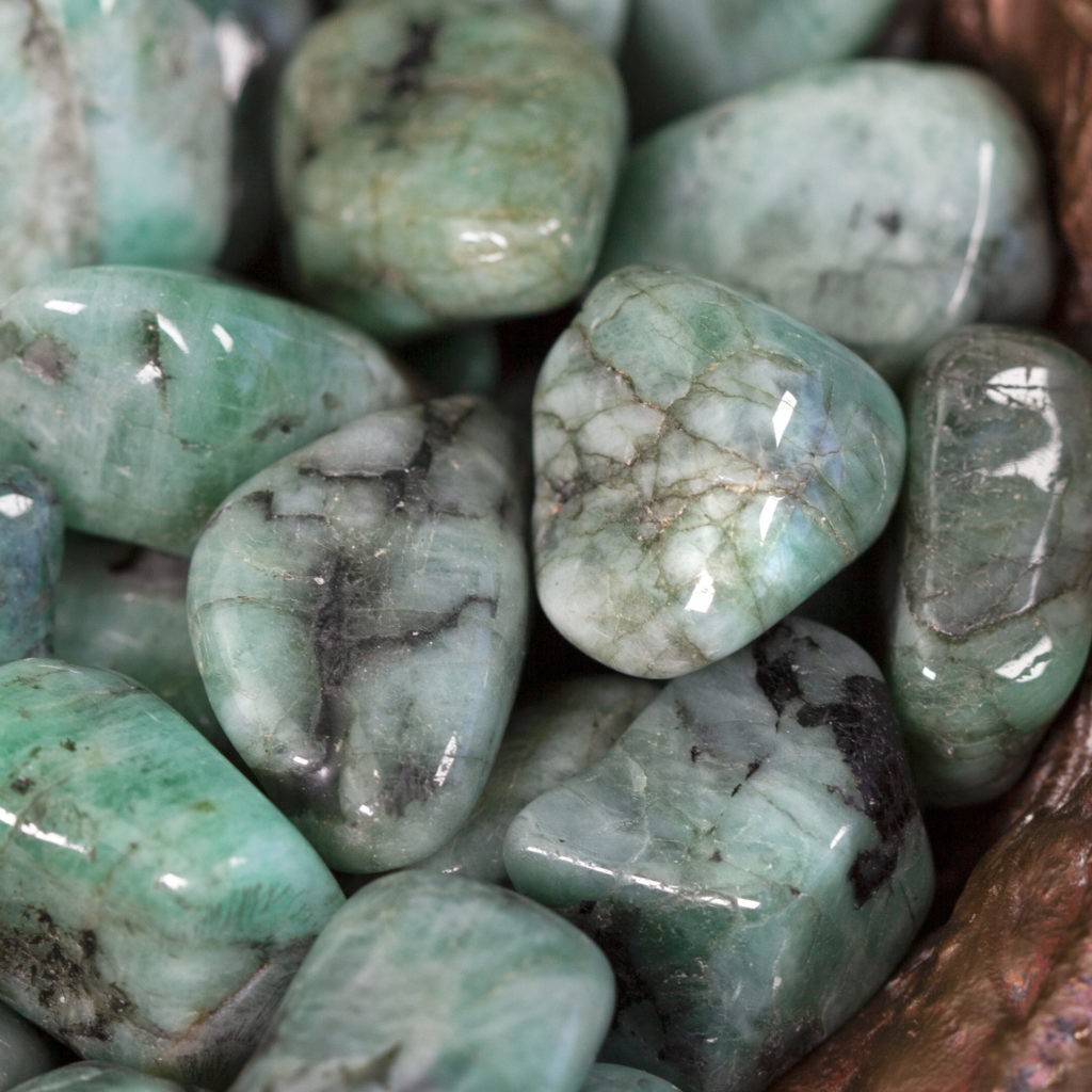 Tumbled Emerald for attracting good luck and new love
