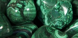 Tumbled Malachite Crystal for Empowerment of feminine energies - Sage ...