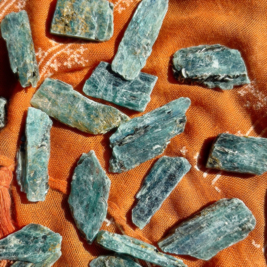 Sage Goddess A-Grade Natural Teal Kyanite to speak your heart’s truth